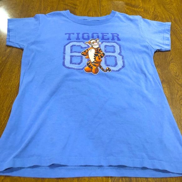 Disney | Tops | 35 Disney Tigger Tee Size S | Poshmark
